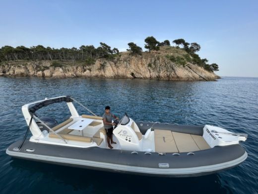 Location Semi-rigide Neuvisa Tarpon 790 (2021) à Palamós - Click&Boat