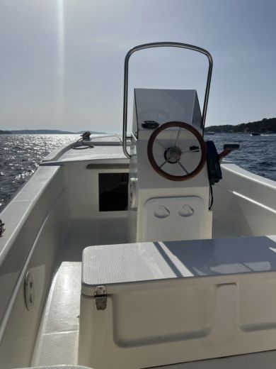 Rent Betina 500 Motorboat (2018) in Hvar - Click&Boat