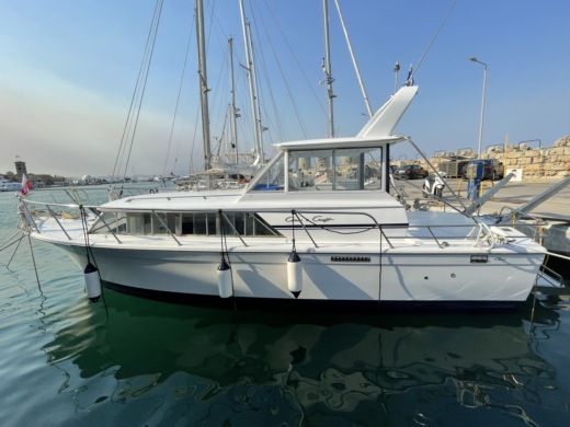 Rent Chris Craft Commander 31 Motorboat (1999) in Mandraki Port - Click ...