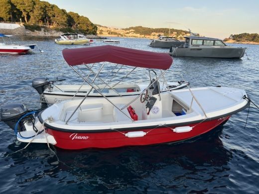 Charter Betina 500 Motorboat (2018) in Hvar - Click&Boat
