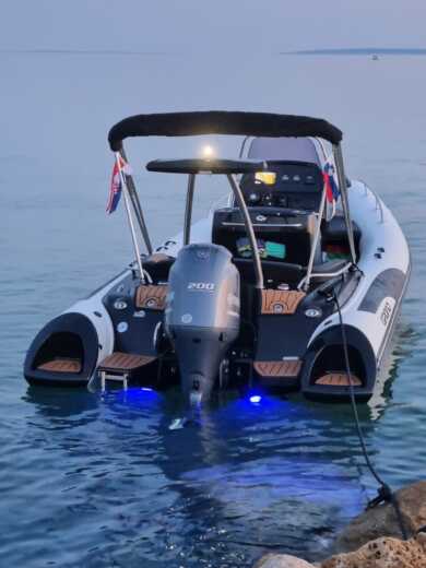 Charter Grand 650 Golden Line RIB (2021) in Novalja - Click&Boat