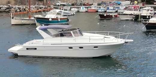Noleggio Barca a motore Mochi Craft 33 Sedan (1991) - Sorrento - Click&Boat