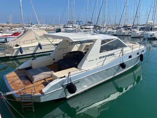 Location Bateau à moteur Laver 40 (1985) à Salerne - Click&Boat