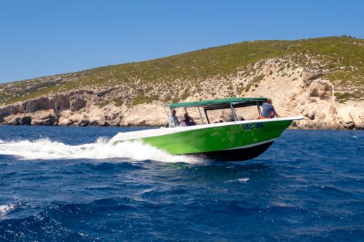 Charter Enzo 35 Motorboat (2015) in Kaštela - Click&Boat