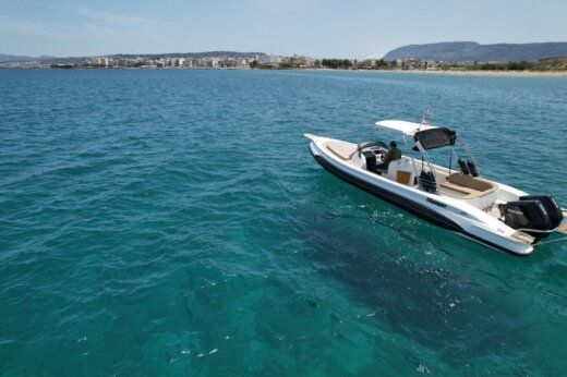 Charter Olympic 900 Motorboat (2011) in Chania - Click&Boat