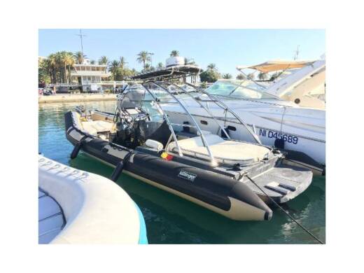 Location Semi-rigide Sillinger 900 Xl (2009) à Nice - Click&Boat