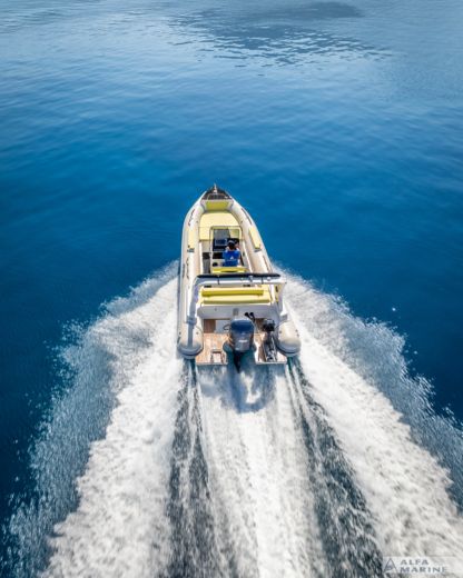 Charter Predator 900 Motorboat (2023) in Kalamata Marina - Click&Boat