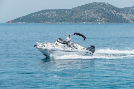 Charter Ranieri Shadow 22 Motorboat (2022) in Trogir - Click&Boat