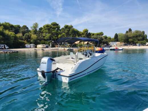 Noleggio Barca a motore Quicksilver Activ 675 Open (2021) - Pola ...