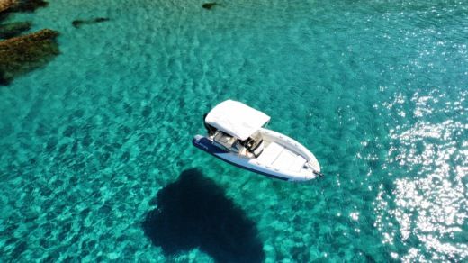 Alquiler Neumática Zodiac Nzo (2023) en Santa Eulalia del Río - Click&Boat