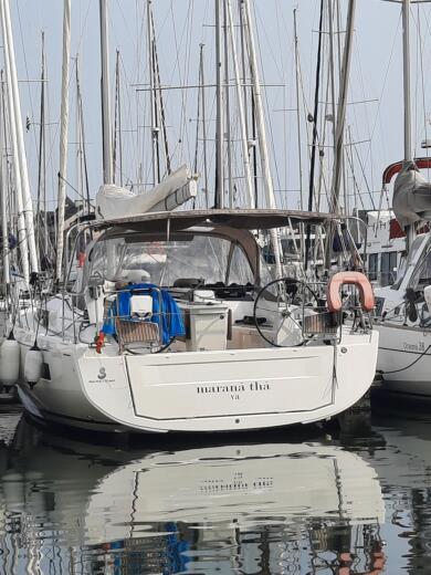 Rent Beneteau Oceanis 40 Sailboat (2022) in Arzon - Click&Boat