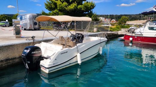 Location Bateau à moteur 2017 Activ 555 (2016) à Sukošan - Click&Boat