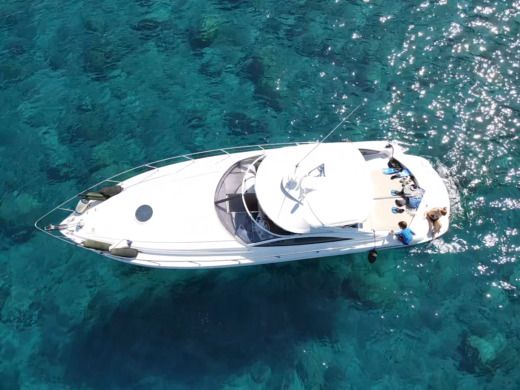 Charter Pershing 37 Motorboat (1999) in Tyros - Click&Boat