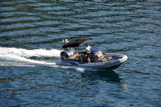 Charter Grand Golden Line 750 RIB (2022) in Selce - Click&Boat