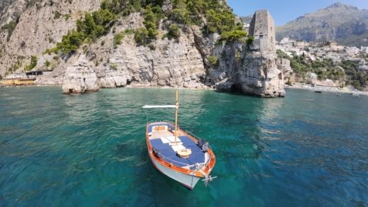 Rent De Simone Mare 7,20 Gozzo Motorboat (2007) in Positano - Click&Boat