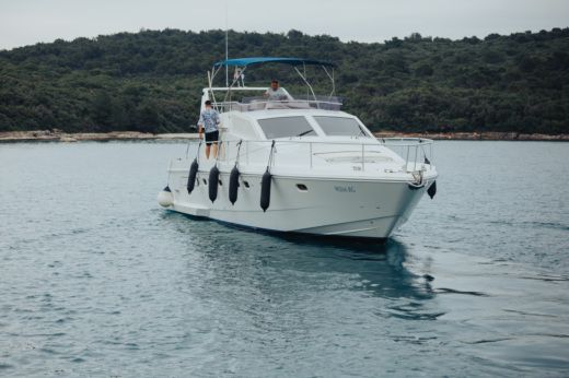 Rent Ferretti 52-7 Motorboat (1987) in Pula - Click&Boat