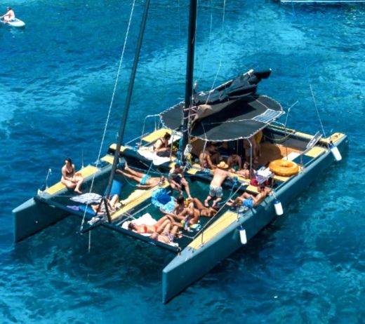 Charter F40 Fontaine Pajot F40 Catamaran (2000) in Malta - Click&Boat