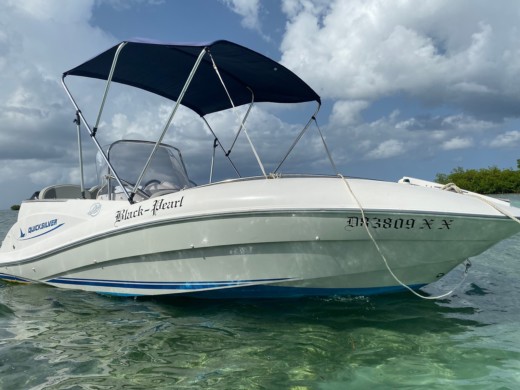 Location Bateau à moteur Quicksilver Quicksilver 550 Commander (2008) à ...