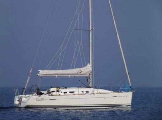 Charter Beneteau First 35 Sailboat (2012) in Jezera - Click&Boat