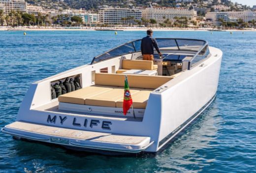Charter Vandutch Marine 40 Motorboat (2013) in Cannes - Click&Boat