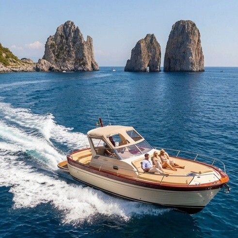 Charter Gozzo Jeranto 8 Open Motorboat (2020) in Sorrento - Click&Boat