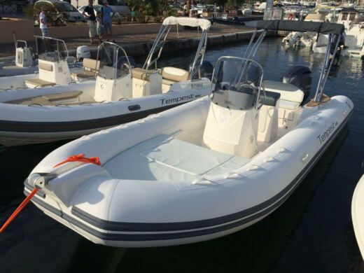 Location Semi-rigide Capelli Capelli Tempest 650 (2015) à Coti-Chiavari ...