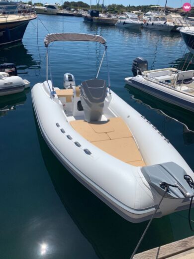 Location Bateau sans permis Magnus 5.50 (2025) à Porto Rotondo - Click&Boat