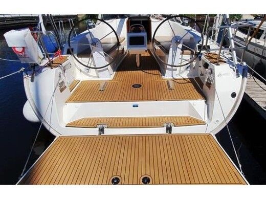 Rent Bavaria 41 Cruiser Sailboat (2014) in Kos - Click&Boat