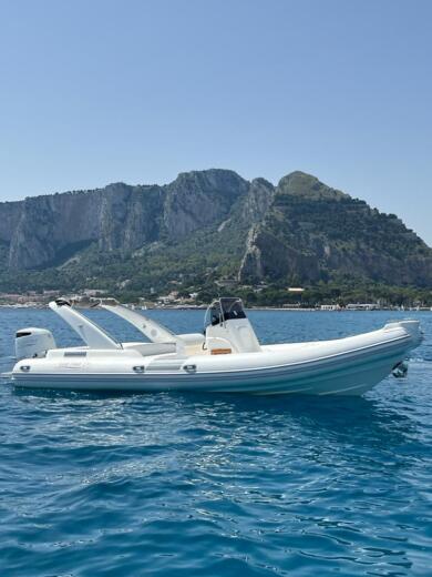 Noleggio Gommone Gommone Led 780 (2022) - Palermo - Click&Boat