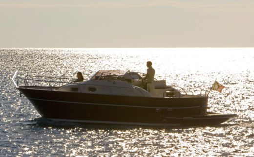 Charter Apreamare 32 Open Motorboat (2008) in Sorrento - Click&Boat