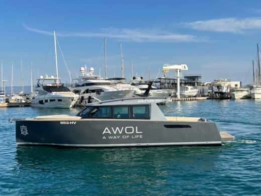 Charter Colnago 45 Cabin Motorboat (2022) in Hvar - Click&Boat