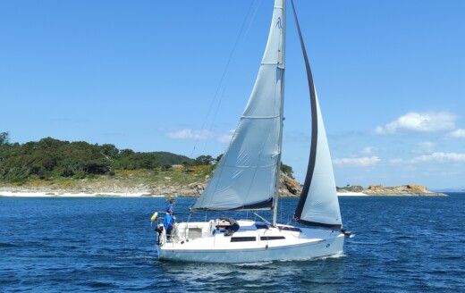 Charter Hanse Hanse 315 Sailboat (2017) in Vigo - Click&Boat
