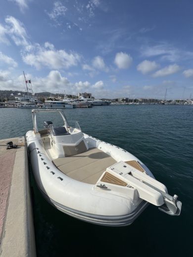 Location Semi-rigide Capelli Capelli Tempest 850 (2021) à Golfe Juan ...