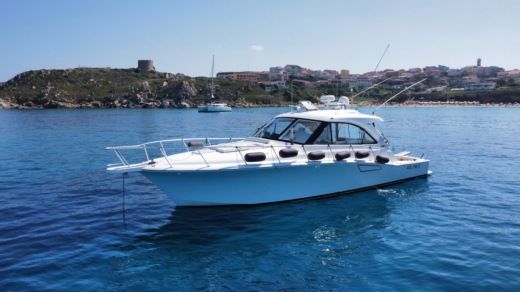 Charter Cabo 44 Htx Motorboat (2012) in Santa Teresa Gallura - Click&Boat