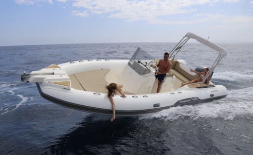 Location Semi-rigide Capelli Capelli Tempest 775 (2023) à Antibes ...