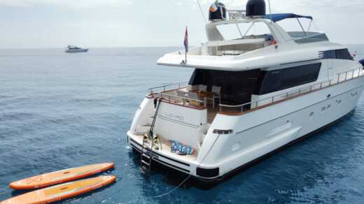Rent San Lorenzo San Lorenzo 72 Motorboat (1998) in Antibes - Click&Boat