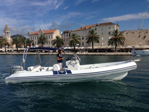 Alquiler Neumática Flyer 747 (2013) en Santa Pola - Click&Boat