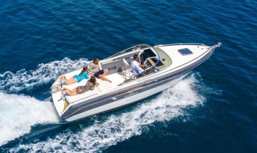 Charter Cranchi Clipper 760 Motorboat (2010) in Sorrento - Click&Boat
