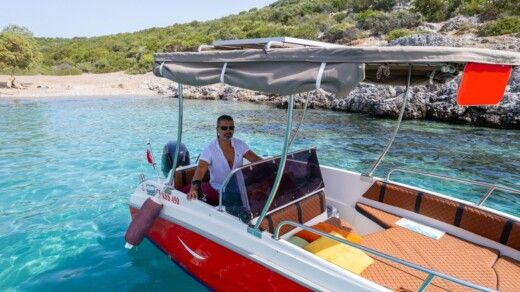 Charter Hourly Trip 490 Class Motorboat (2024) in Bodrum - Click&Boat