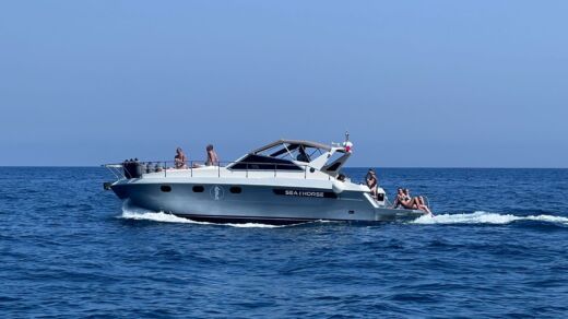 Charter Raffaelli Typhon Day Motorboat (1998) in Amalfi - Click&Boat