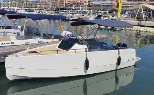 Charter Nuva M6 Cabin Motorboat (2022) in Altea - Click&Boat
