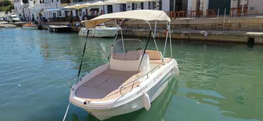 Alquiler Barco sin licencia Remus 450 (2022) en Menorca - Click&Boat
