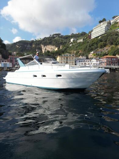 Charter Mochi Craft 33 Motorboat (2025) in Sorrento - Click&Boat
