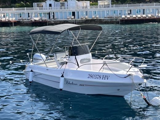 Charter Blumax Bluline 19 Motorboat (2023) in Hvar - Click&Boat