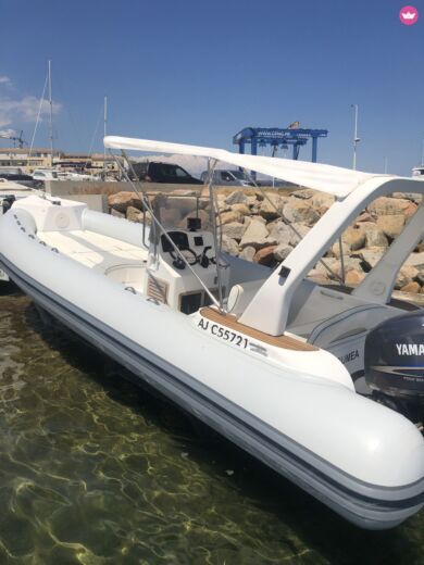 Location Semi-rigide Capelli 7.50 (2008) à Sari-Solenzara - Click&Boat