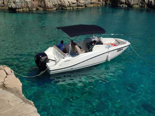 Charter Quicksilver 675 Activ Motorboat (2023) in Makarska - Click&Boat