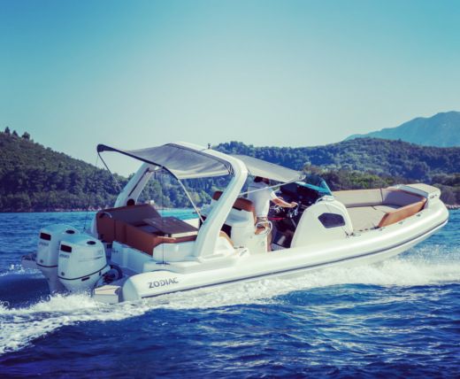 Charter Zodiac Nautic Medline 9 RIB (2022) in Nydri - Click&Boat