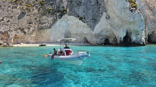 Charter Arctic 750 RIB (2016) in Zakynthos - Click&Boat