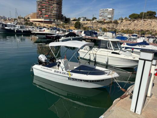 Charter Estable 400 Boat without licence (2020) in El Campello - Click&Boat