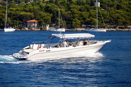 Charter Enzo 35 Motorboat (2018) in Hvar - Click&Boat
